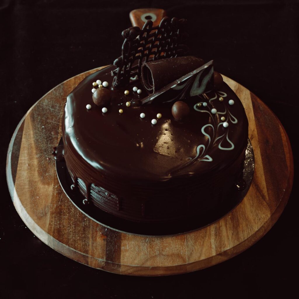 Marbled (Chocolate & White Chocolate) Mud Cake - Euro Patisserie